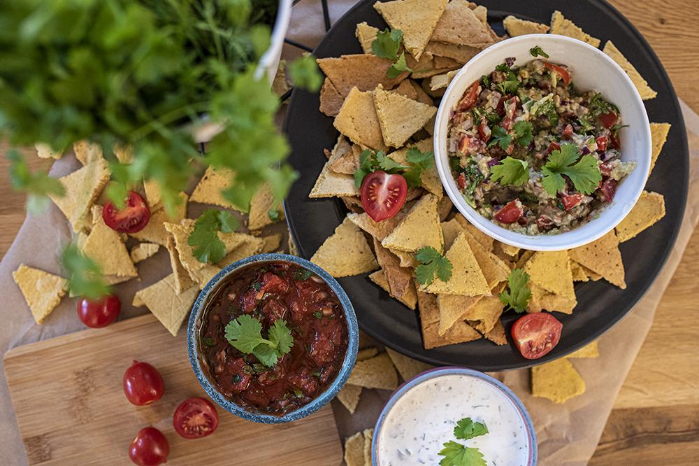 Cizrnové nachos se 3 salsami | Vím, co jím
