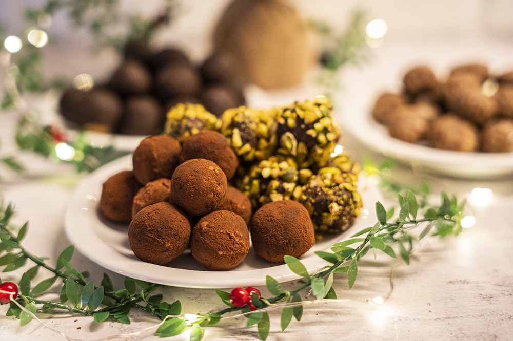 Skvělé recepty na nepečené vánoční cukroví s avokádem, arašídovým ...